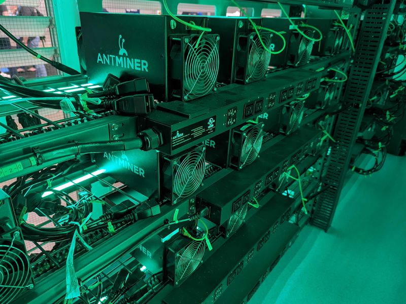 Bitcoin Miners Buy up Rigs as Prices Near All-Time Lows - AiCoin